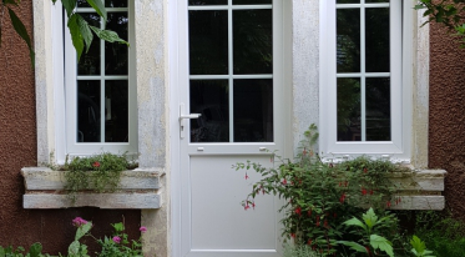 Installation de menuiseries PVC Blanc avec croisillons intégrés | GPR ...